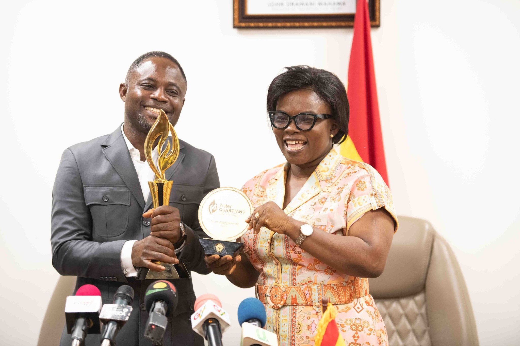Health Minister Gifts 2025 Aster Guardians Global Nursing Award ...