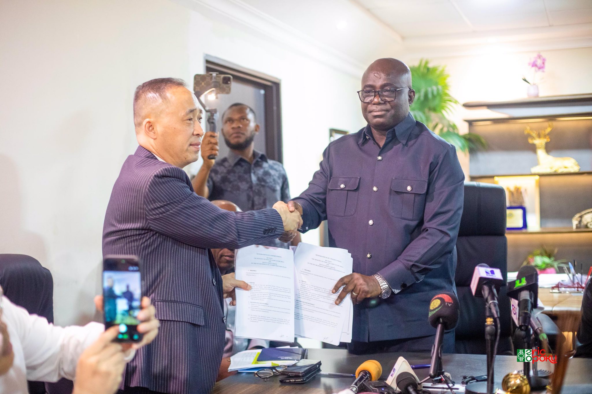 Ghana to Get Cashew Processing Plant, Fertilizer Factory as MoFA Signs ...